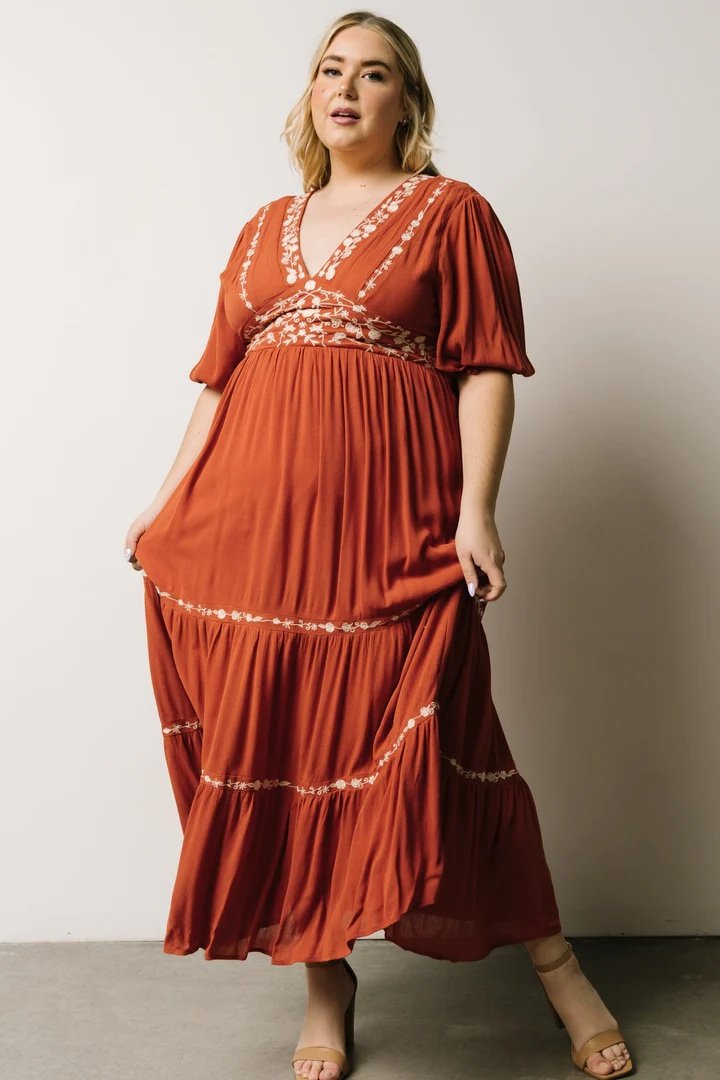 Beautiful And Trendy Plus Size Family Photo Outfits For Mom