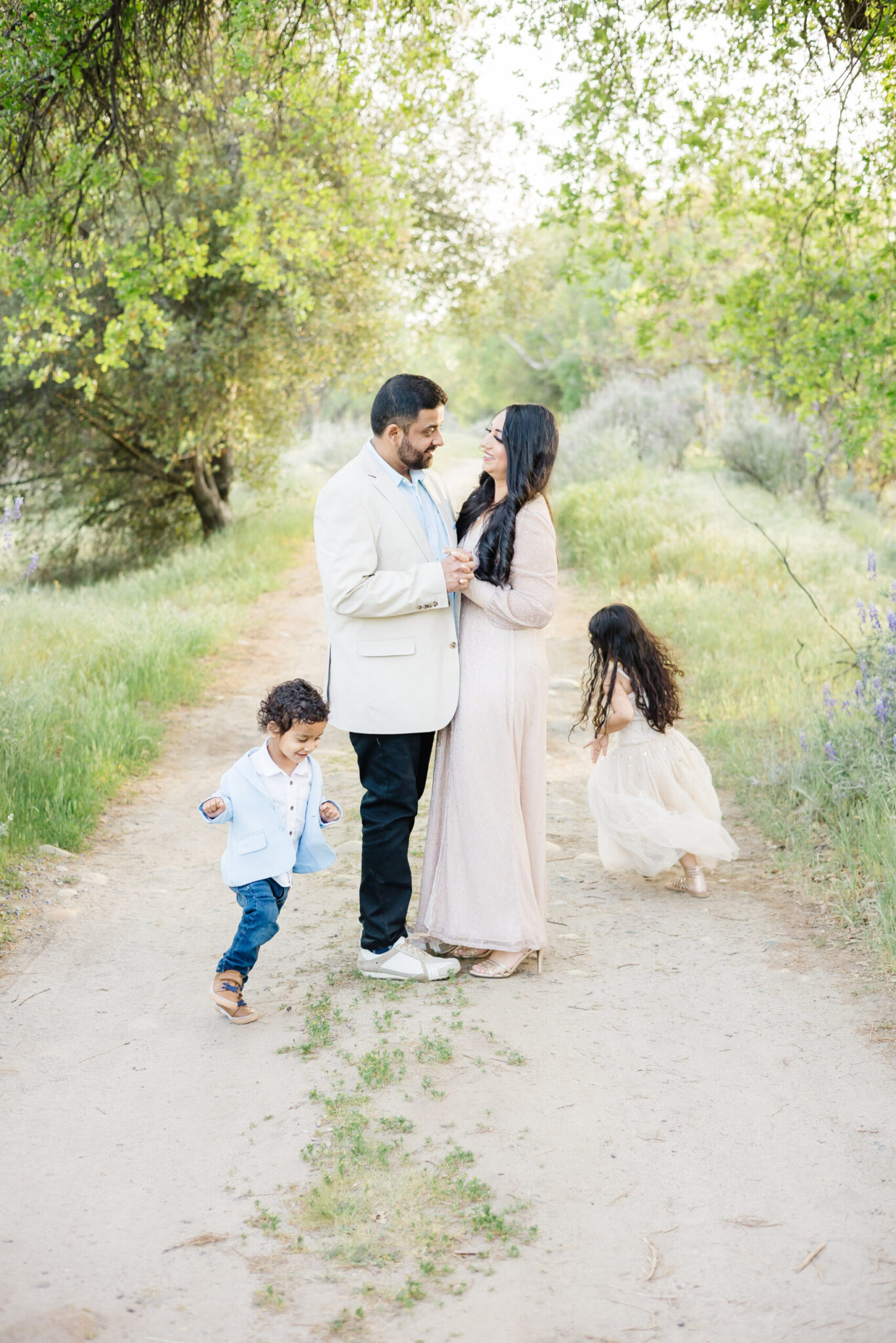 How To Dress For Family Photos (get Every Outfit Free!)